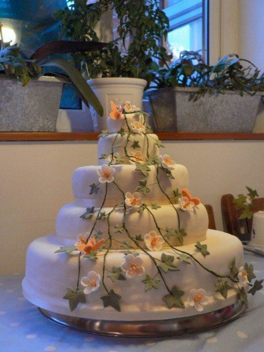 Orange Blossom And Ivy Cake - CakeCentral.com