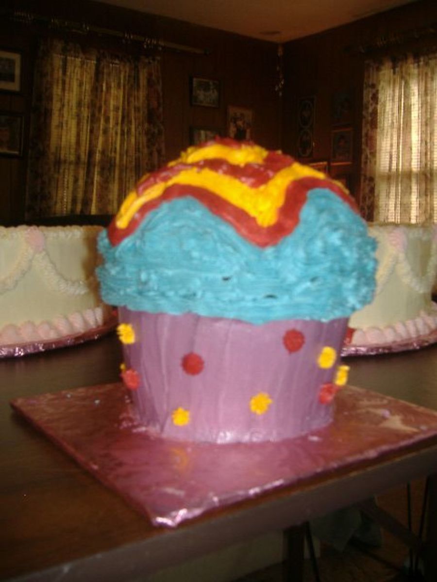 Giant Cupcake Birthday Cake - CakeCentral.com