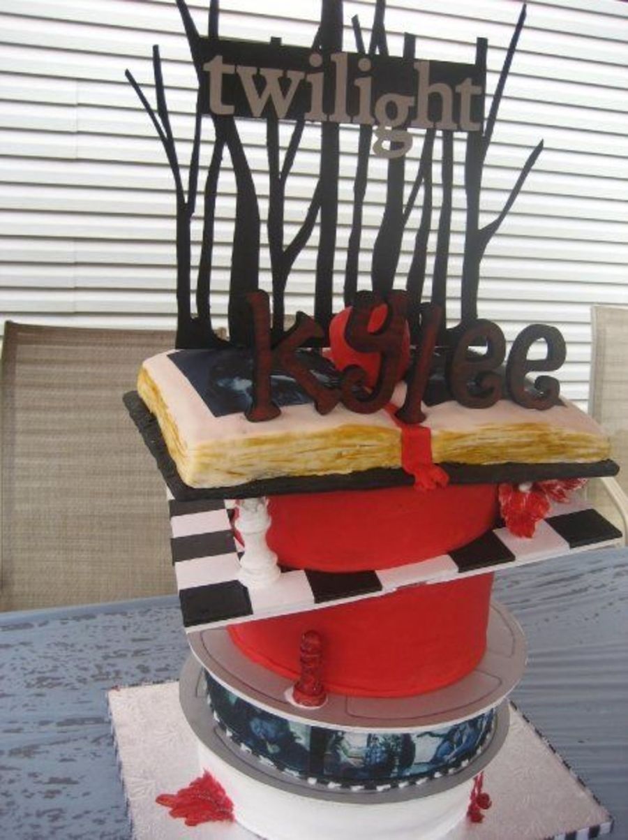 "twilight" Cake - CakeCentral.com