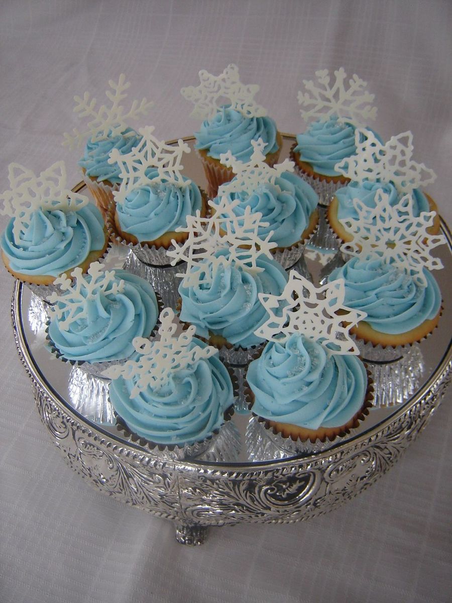 Snowflake Cupcakes - CakeCentral.com
