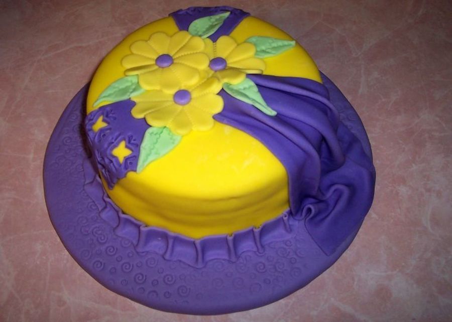 Fondant & Gumpaste Class Cake 1 - CakeCentral.com
