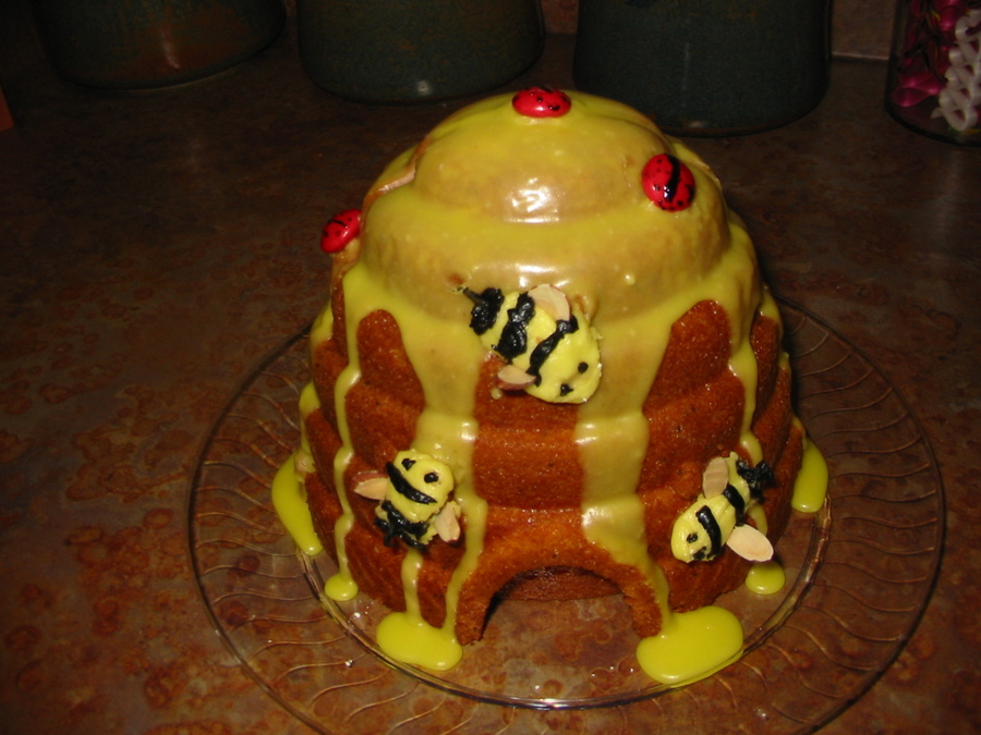 Beehive Cake - CakeCentral.com