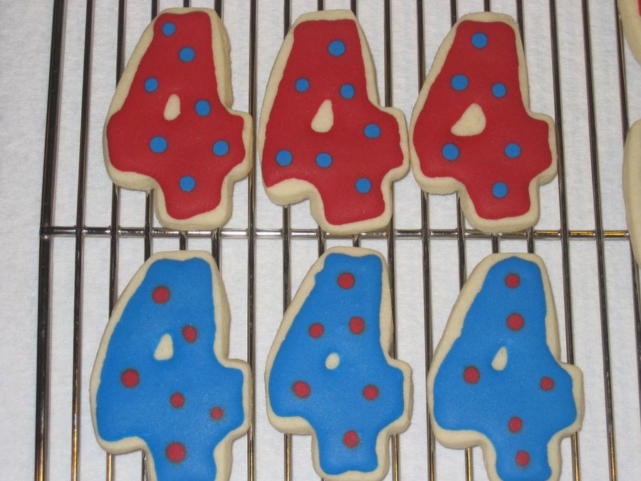 Number_4_Cookies_07.jpg - CakeCentral.com