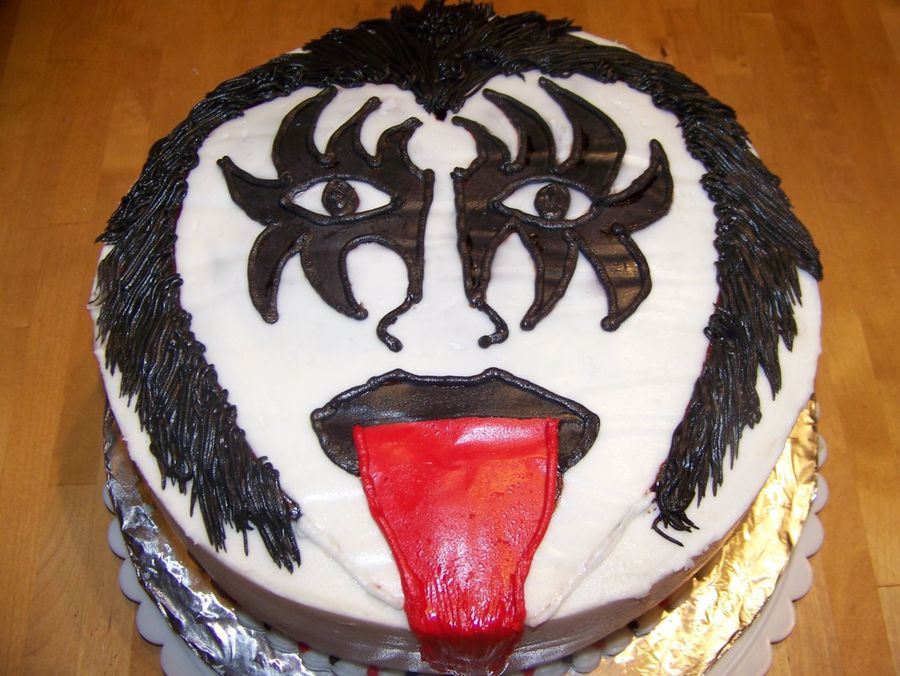 Kiss Cake - CakeCentral.com