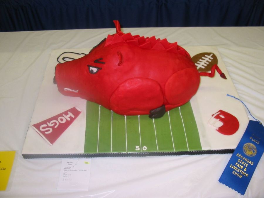 Arkansas Razorback (Fondant Version) - CakeCentral.com