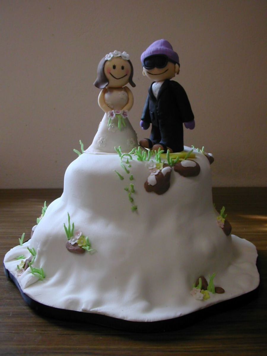 Snowboarder Wedding - CakeCentral.com