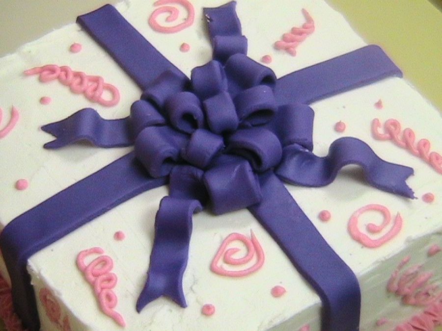 Present Cake - CakeCentral.com