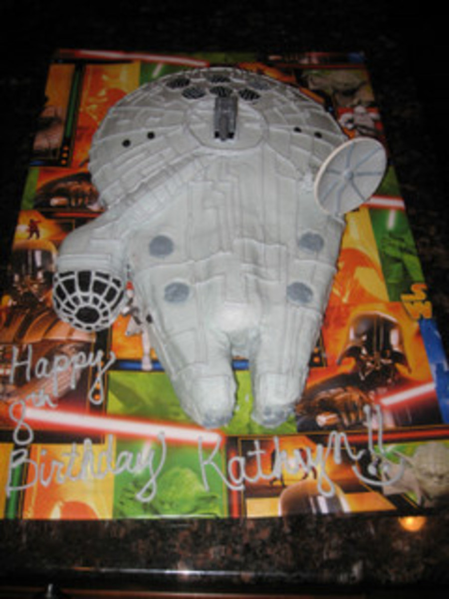 Millenium Falcon - Star Wars - CakeCentral.com