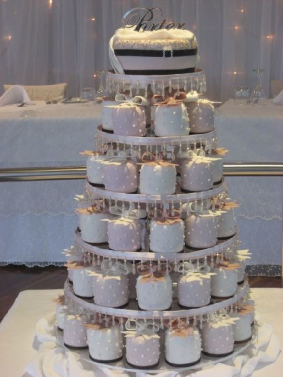 Mini Cakes With Bows - CakeCentral.com