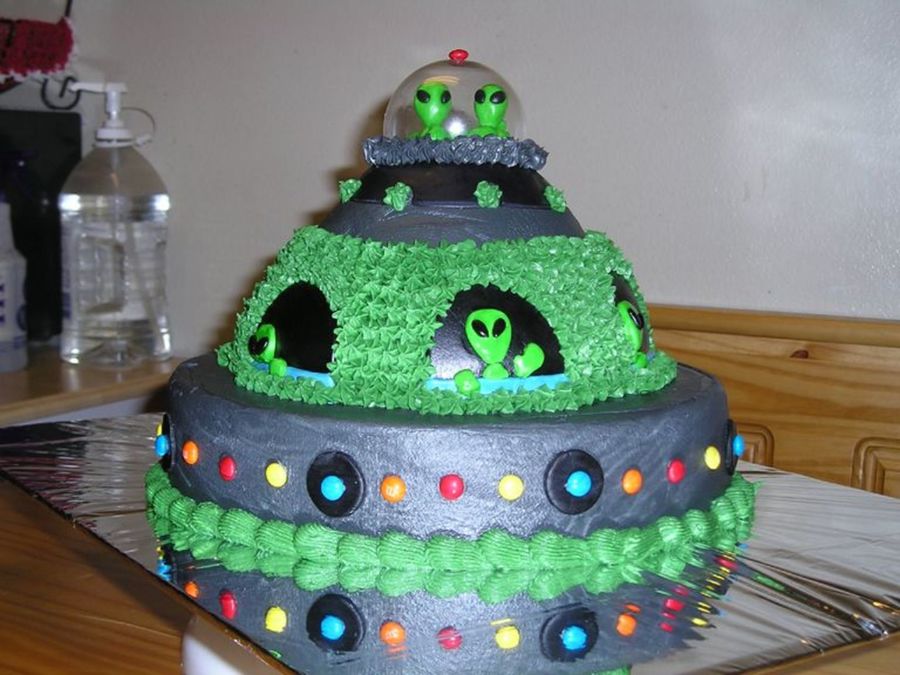 Alien Ship - CakeCentral.com
