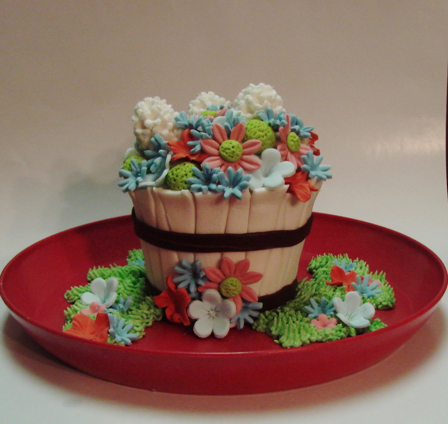 Spring Flower Bucket Cakelets With Cupcakes - CakeCentral.com