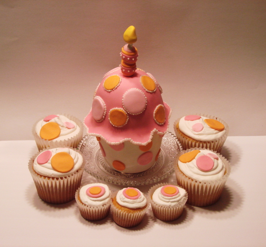 Cupcake Cakelet - CakeCentral.com