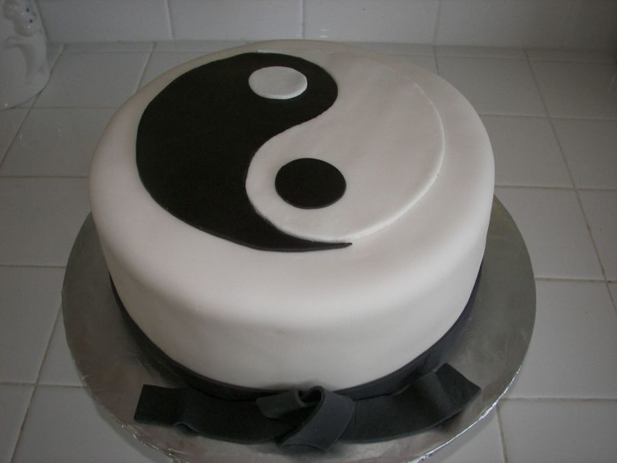 Yin Yang Cake - CakeCentral.com