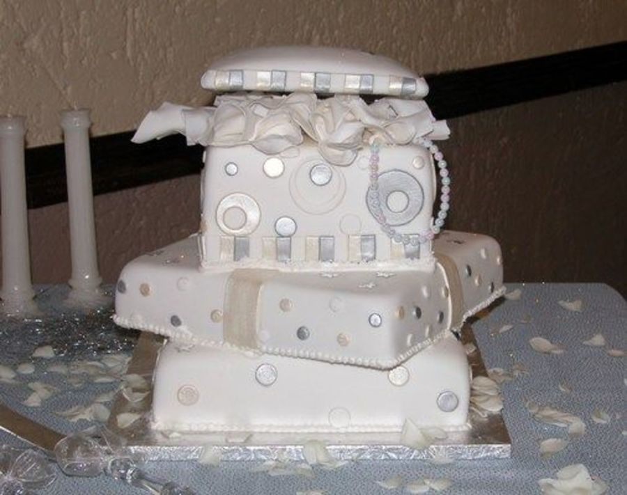 Present_Wedding_Cake_03.jpg - CakeCentral.com