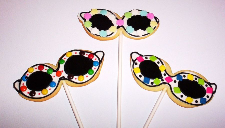 Wild Sunglasses - CakeCentral.com