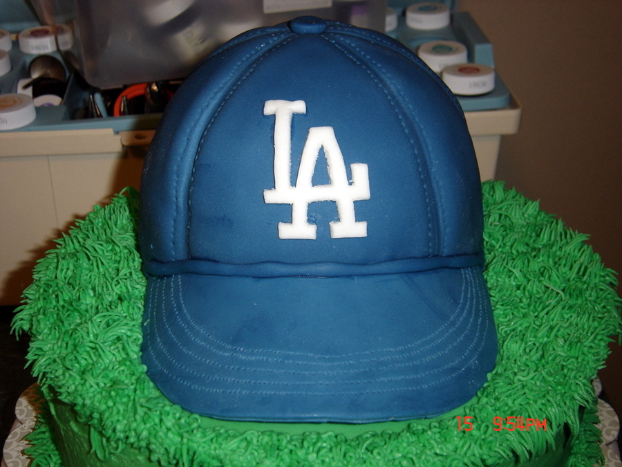 La Dodgers Hat Cake - CakeCentral.com