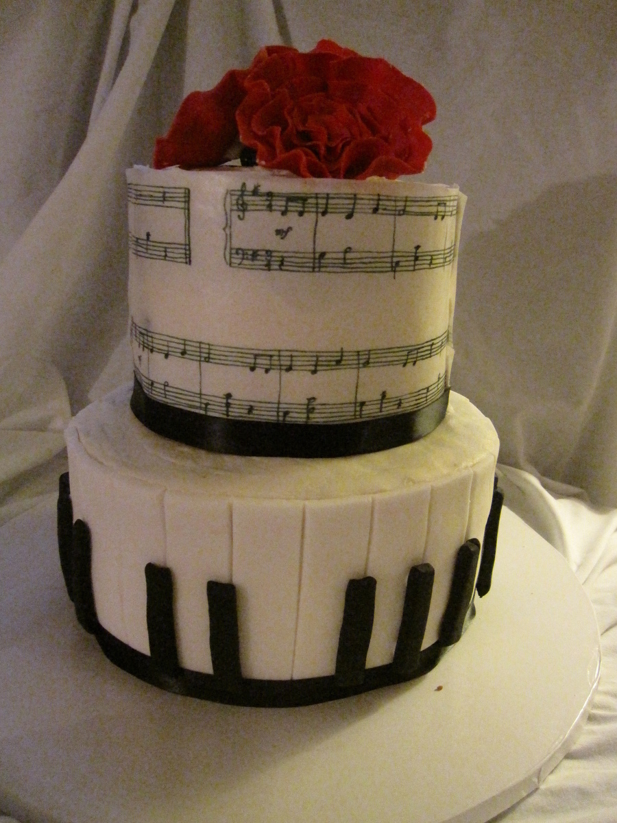 Piano Birthday Cake - CakeCentral.com