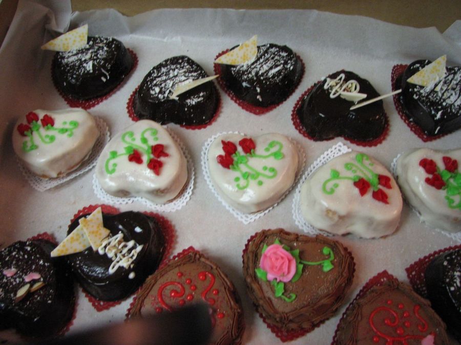 Mini Cake Selection For A Small Banquet - CakeCentral.com