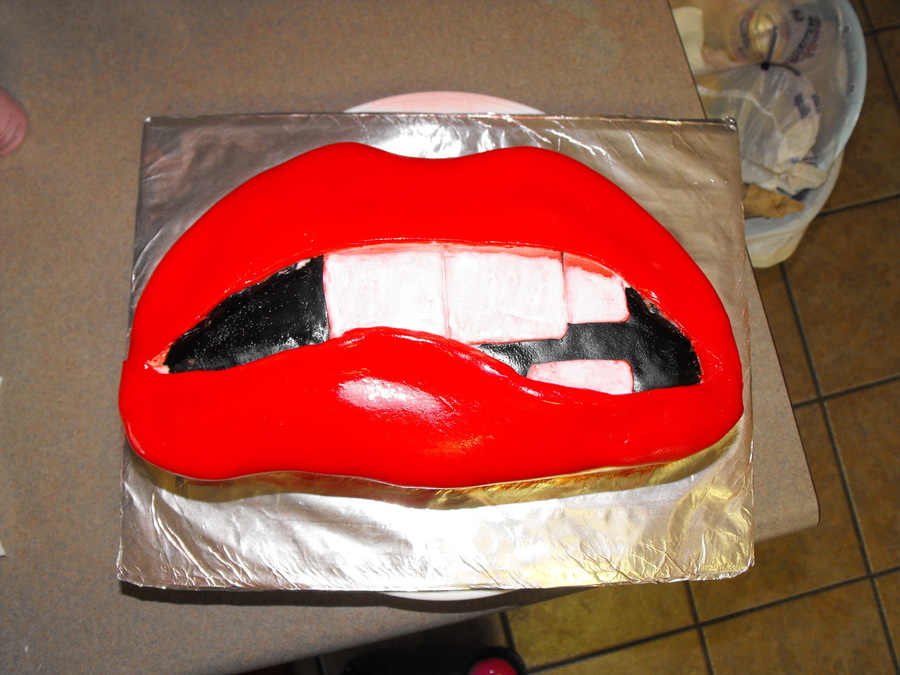 Rocky Horror Lips Cake - CakeCentral.com