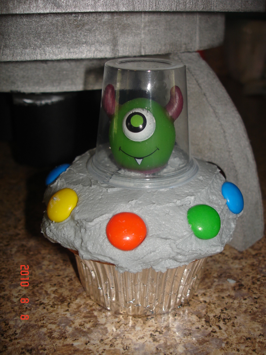 Alien Invasion!!! - CakeCentral.com