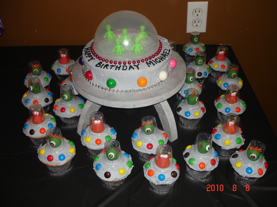 Alien Invasion!!! - CakeCentral.com