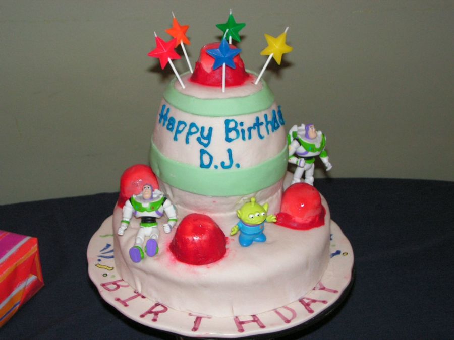 Buzz Lightyear Rocket - CakeCentral.com