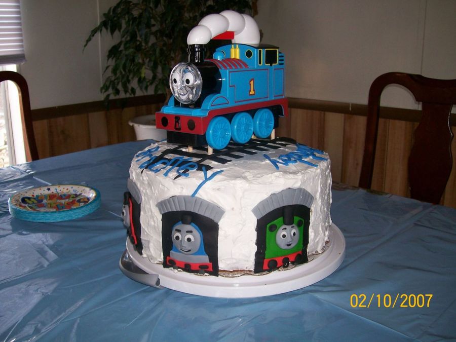 Thomas And Friends Cake - CakeCentral.com