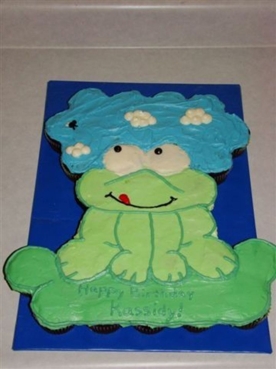 Frog Cupcake Cake - CakeCentral.com