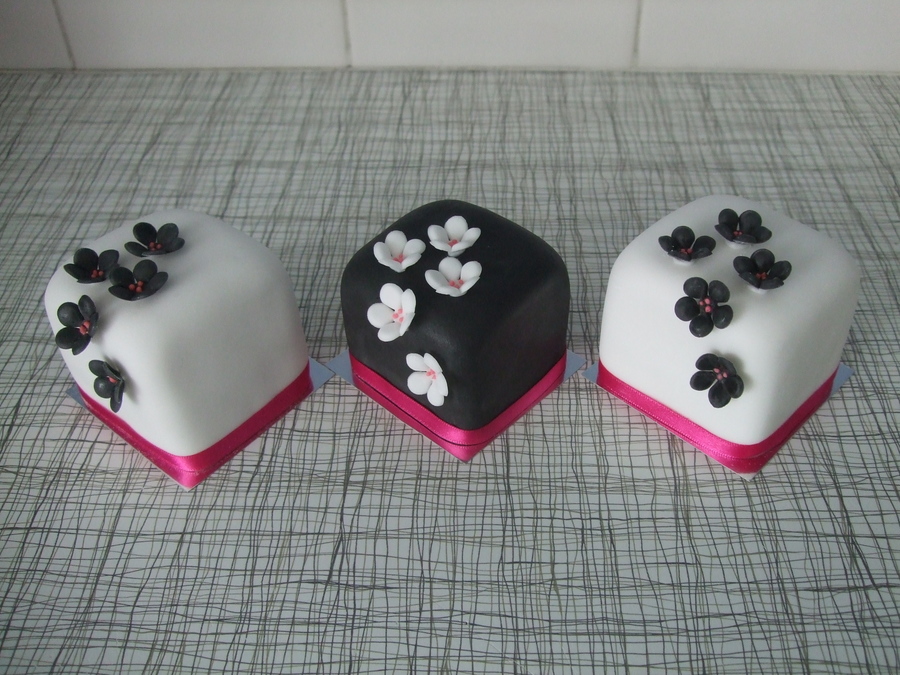 Black And White Mini Cakes - CakeCentral.com
