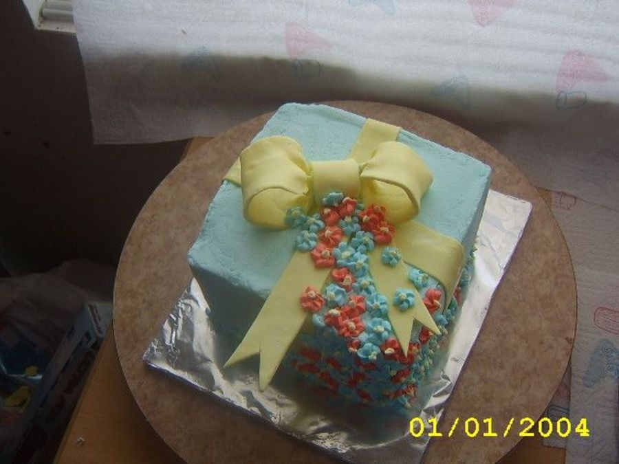 Gift Cake - CakeCentral.com