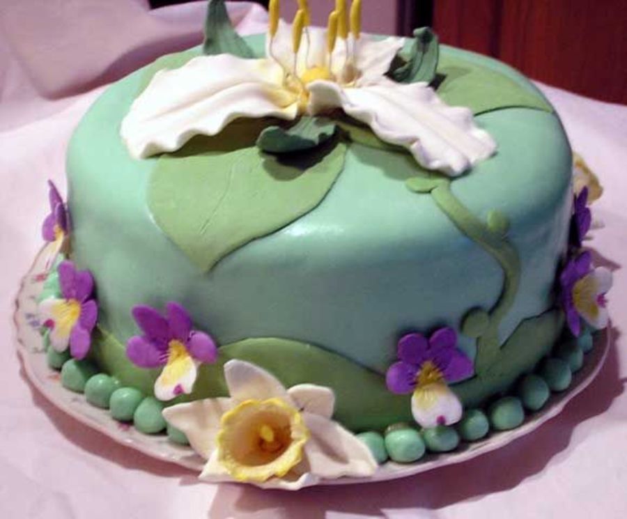 Trillium Cake - CakeCentral.com