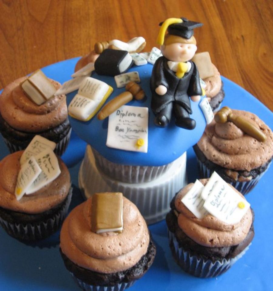 Law School Graduation Cakes - CakeCentral.com