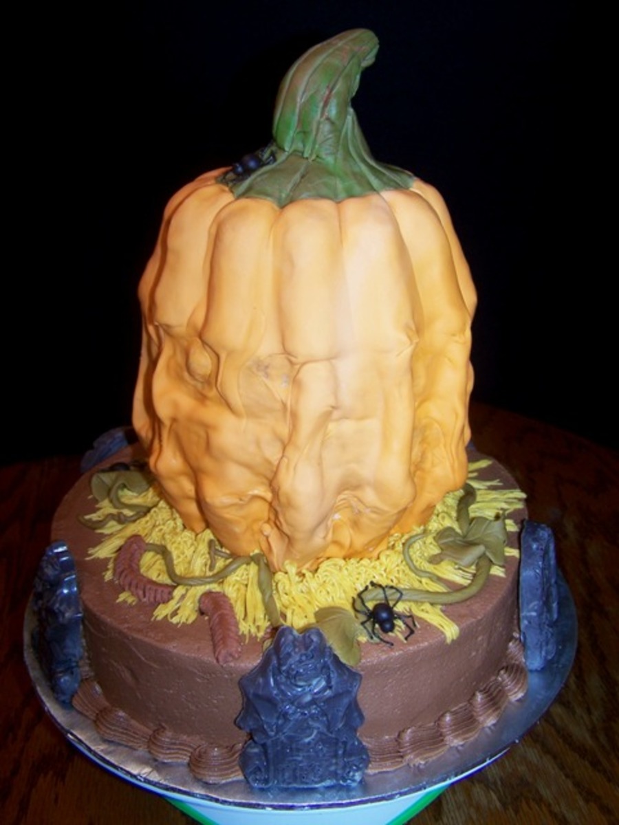 Creepy Halloween Pumpkin - CakeCentral.com