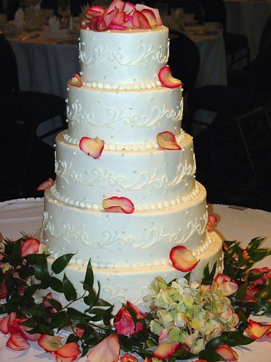 Scrolls With Edible Pearls - CakeCentral.com