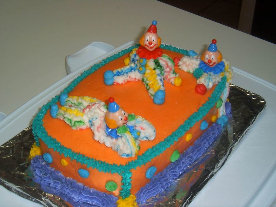 First Time Clown Cake - CakeCentral.com