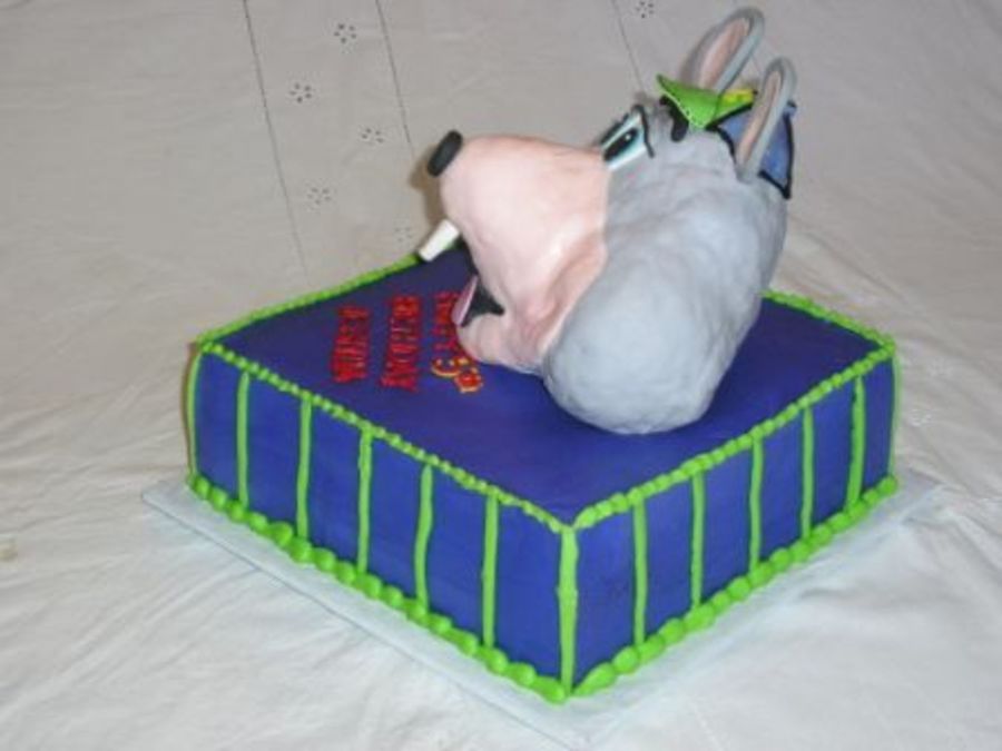 Side View - Chuck E Cheese - CakeCentral.com