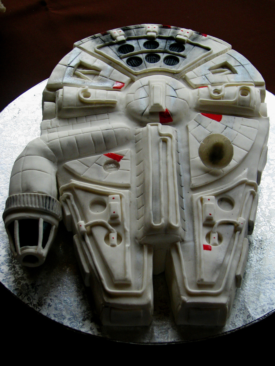 Millenium Falcon Groom's Cake - CakeCentral.com