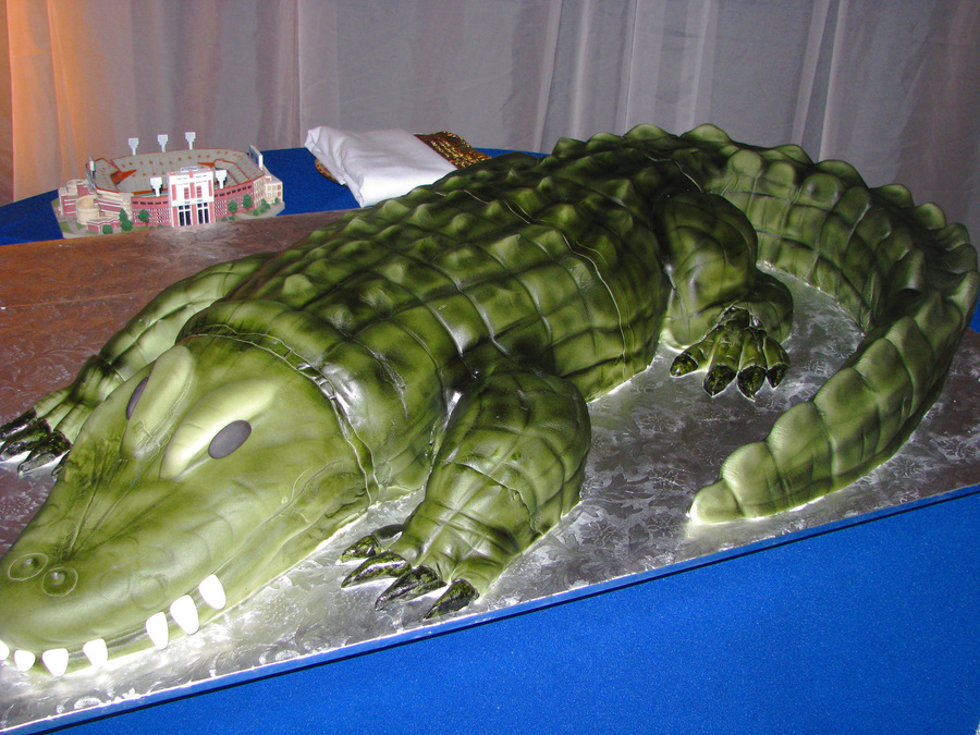 Sculpted Alligator (Gator) - CakeCentral.com