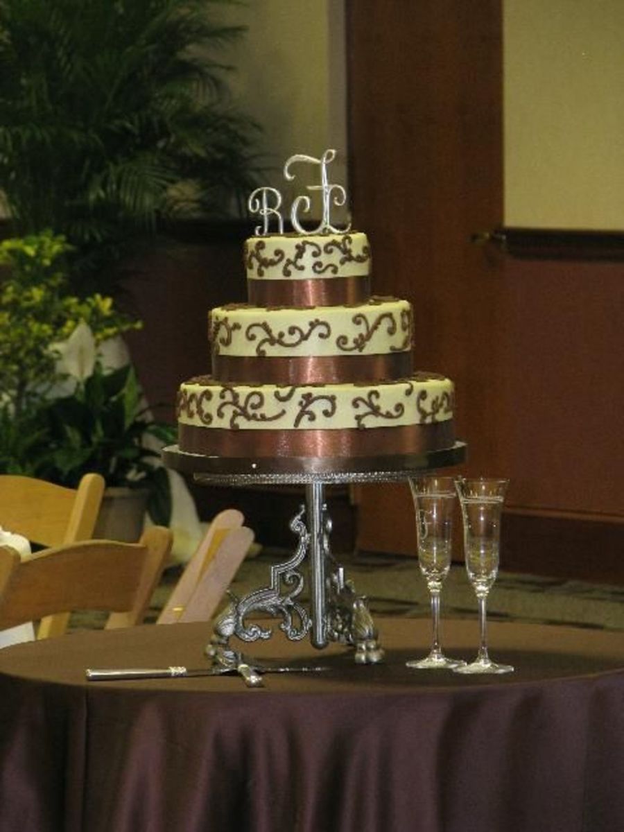 Round Wedding Cake - CakeCentral.com