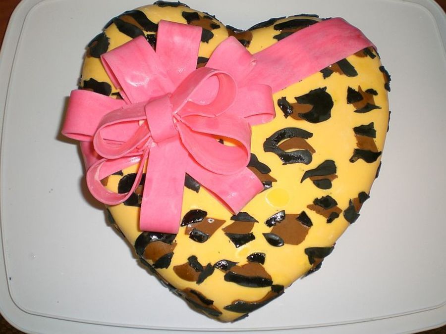 Leopard Cake - CakeCentral.com