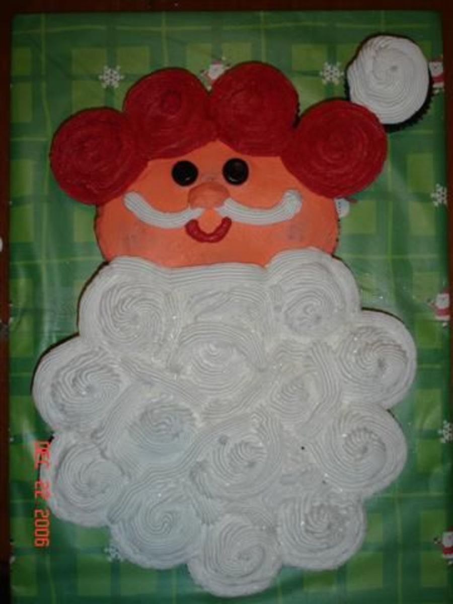 Santa Cupcake Cake - CakeCentral.com