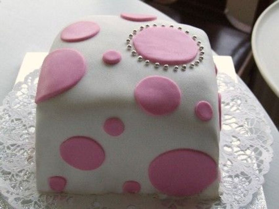 Copy_Of_2007_09120709130021.jpg - CakeCentral.com