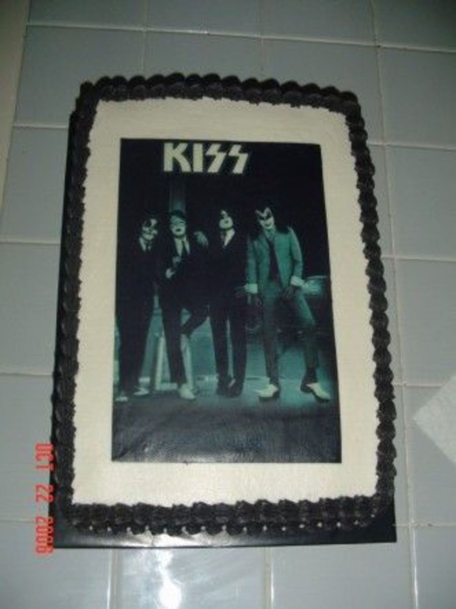 Kiss Birthday Cake - CakeCentral.com
