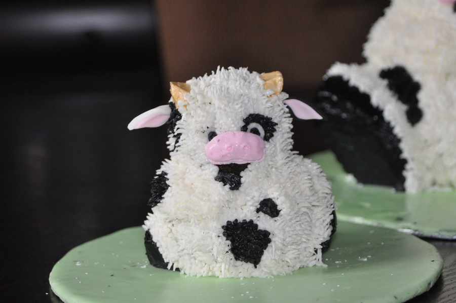 Cow Cake - CakeCentral.com