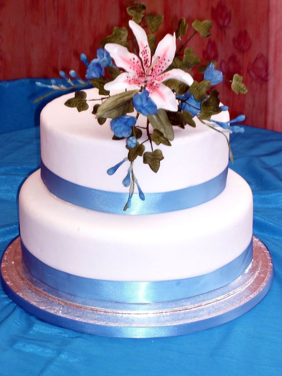 Stargazer Lily - CakeCentral.com