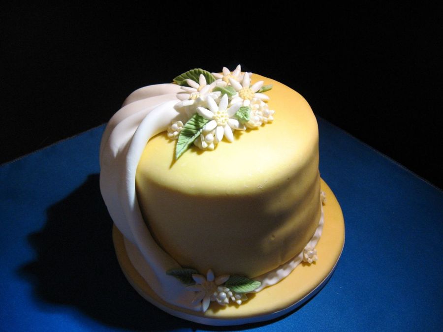 Fondant Gumpaste Class Cake - CakeCentral.com