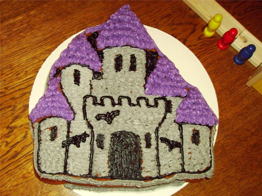 Haunted Castle - CakeCentral.com