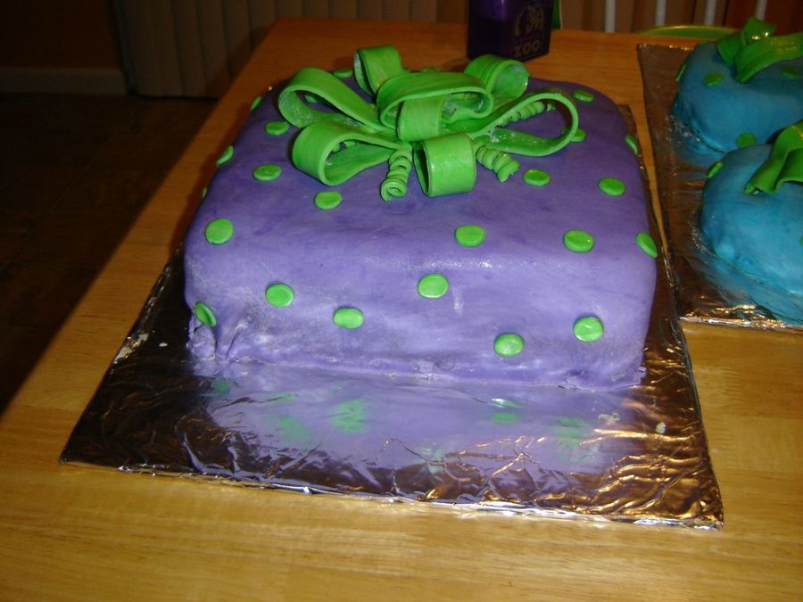 Present Cake - CakeCentral.com