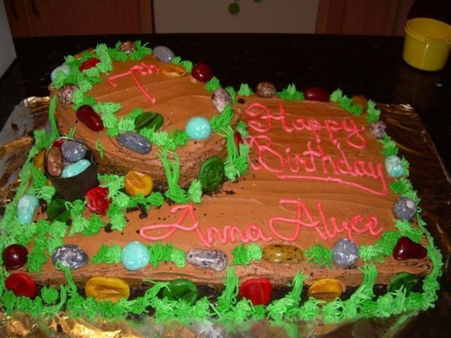Archaeological Dig Cake - CakeCentral.com