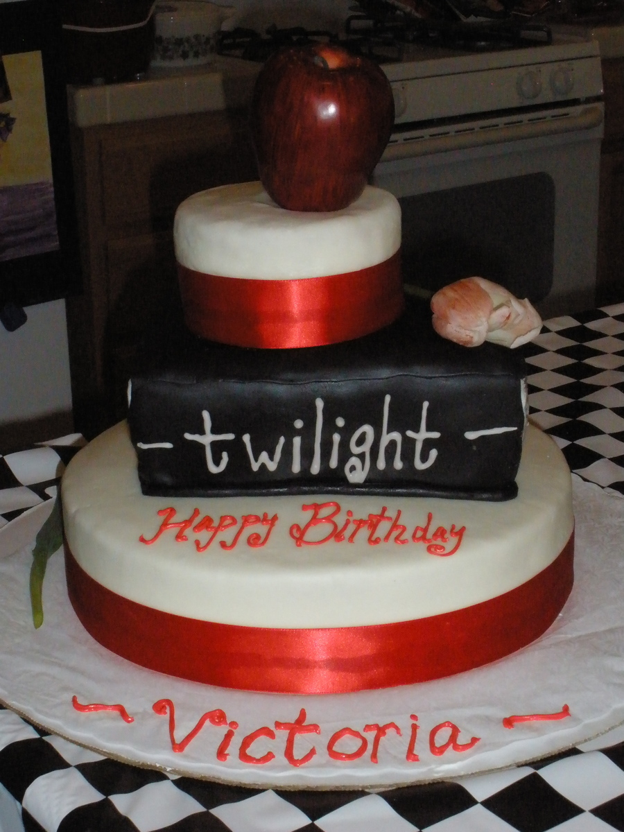 Twilight Birthday Cake - CakeCentral.com
